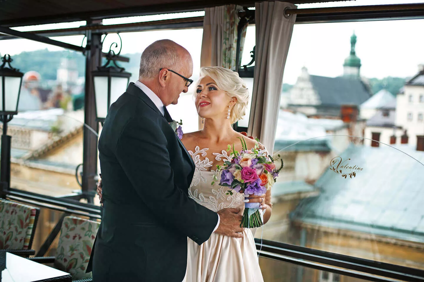 Financial Pros and Cons of Getting Married Late in Life